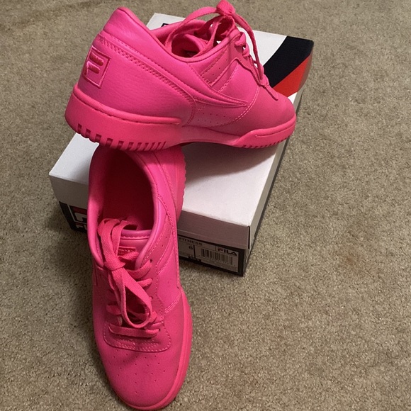 Fila | Shoes | Hot Girl Summer Ready With These Hot Pink Fila Low Tops ...